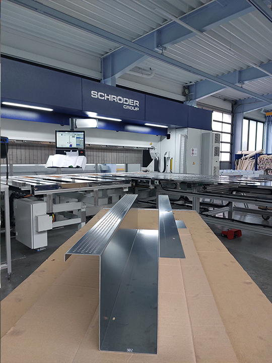 Schwenkbiegemaschine EVO Center bei Hupfeld & Schlöffel Metallbau GmbH ...